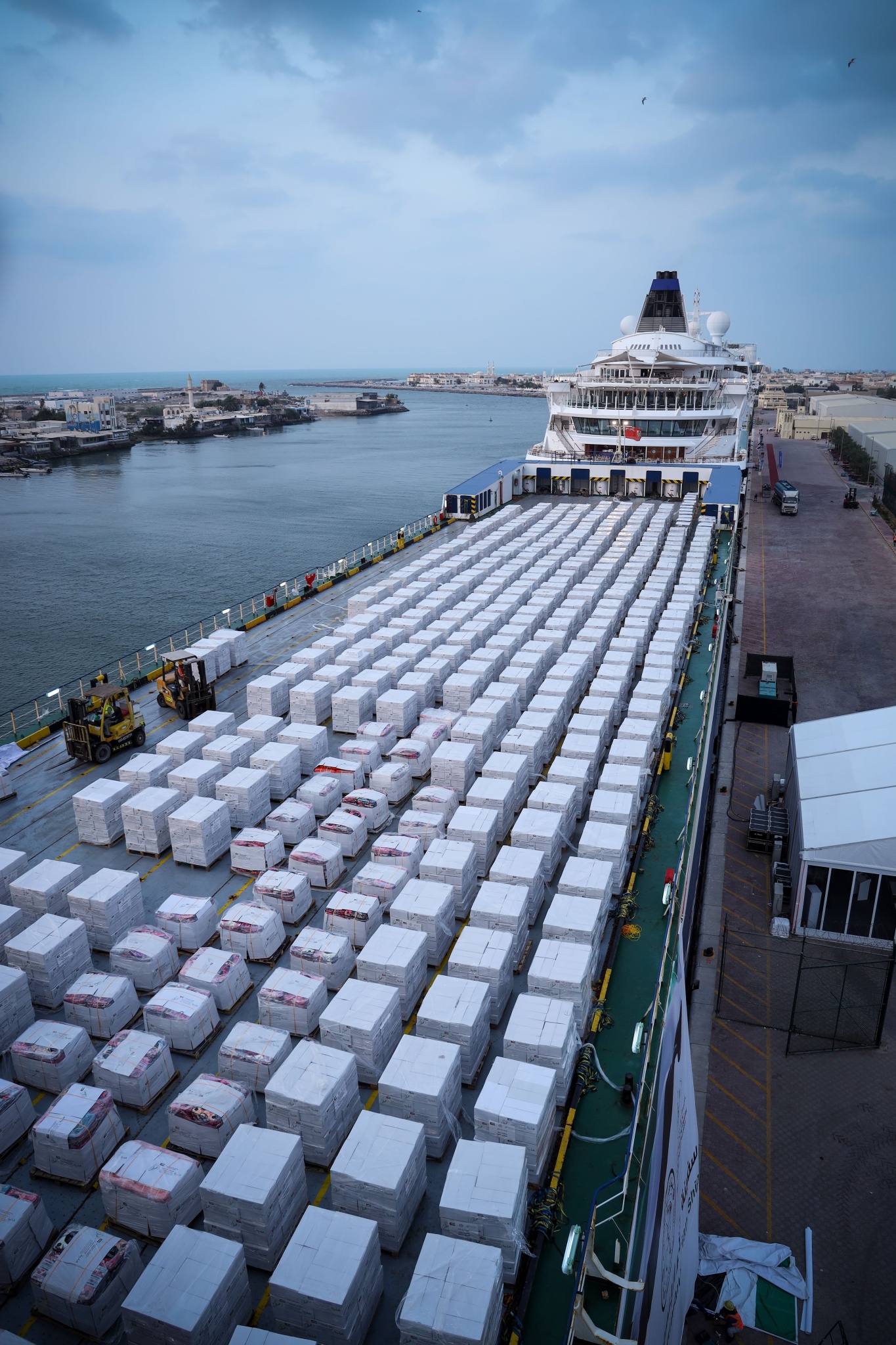 'Saqar Humanitarian Ship' sets sail carrying over 4,000 tonnes of aid ...